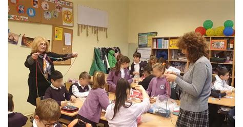 Училище замени телефоните с настолни игри