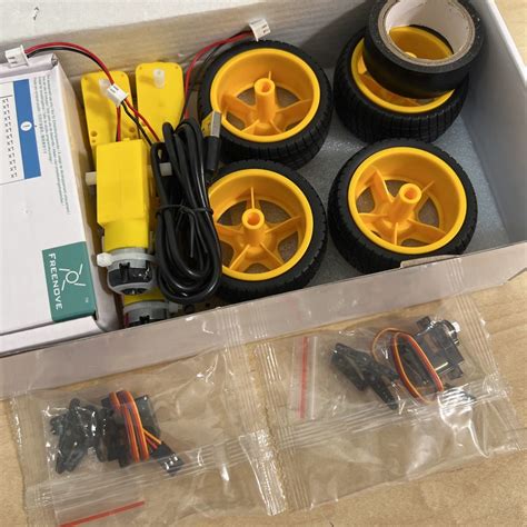 Yahooオークション Freenove 4wd カーキット Esp32 Wrover 同梱