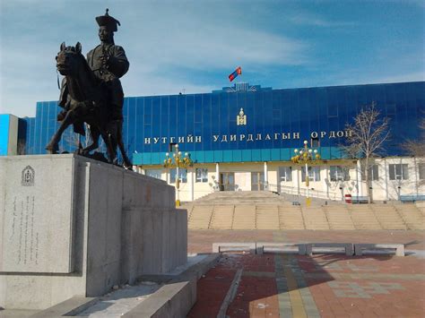 Дундговь аймаг Их газрын чулуу Дундговь аймгийн Говь Угтаал Гурвансайхан сумдын нутагт орших