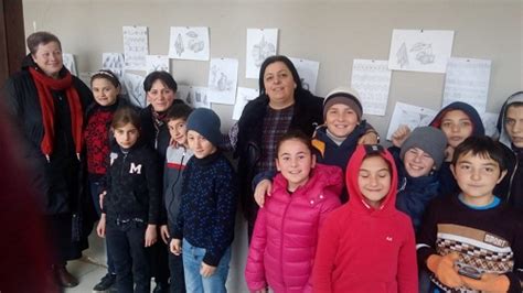 მეორე ობჩის საჯარო სკოლის მოსწავლეებმა საკუთარი ნახატები გამოფინეს