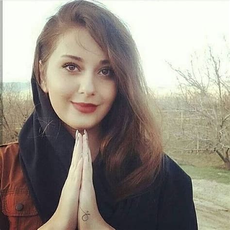 Girlspersiairan سکسی دختر شورت سوتین آینه Facebook