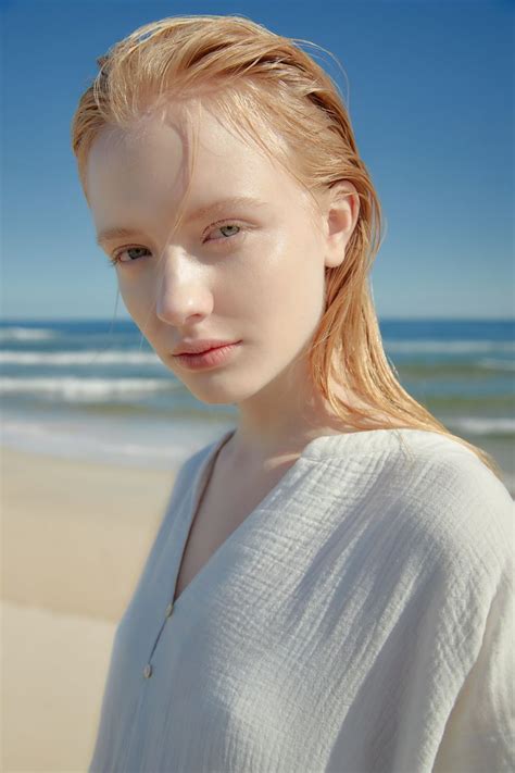 Hyalu Cica Cloudy Mist 2023 포즈 모델 포즈 얼굴