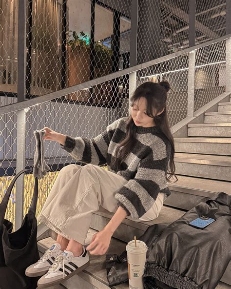 메이빈스 레이므 스트라이프 니트겨울 니트 스웨터 스트라이프니트 줄무늬니트 오버핏 겨울오버핏니트 라운드넥 데일리룩 데이트룩 기본템 청순 데일리 꾸안꾸