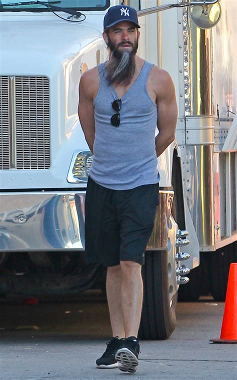 Chris Pine With A Beard On The Set Of Stretch Photo Popsugar Celebrity