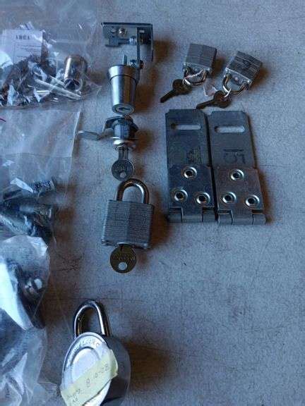 bin with mutiple locks and tumblers with keys 10ct locks don t have