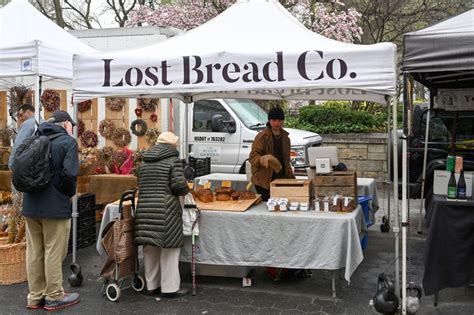 9 Creative Farmers Market Display Ideas For Your Bakery Shoppopdisplays