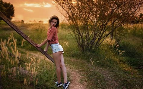 Hd Wallpaper Woman Blonde Bent Over Smile Jeans Bench Wallpaper