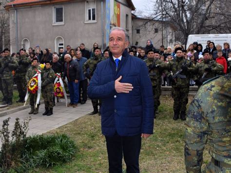 Кметът на Асеновград се поклони пред делото на Левски СНИМКИ News Life