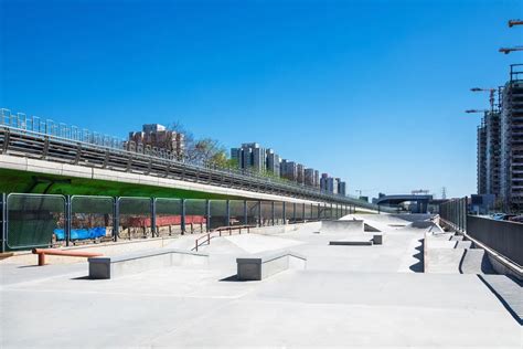 燃燃燃！北京最大室外滑板、攀岩场地初具成型北京新浪新闻