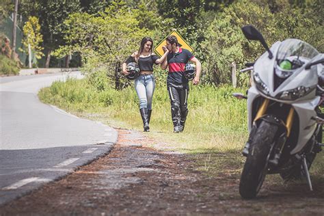 Do Tinder Para A Moto Da Moto Para O Altar Organizando Meu Casamento Pre Wedding Photos