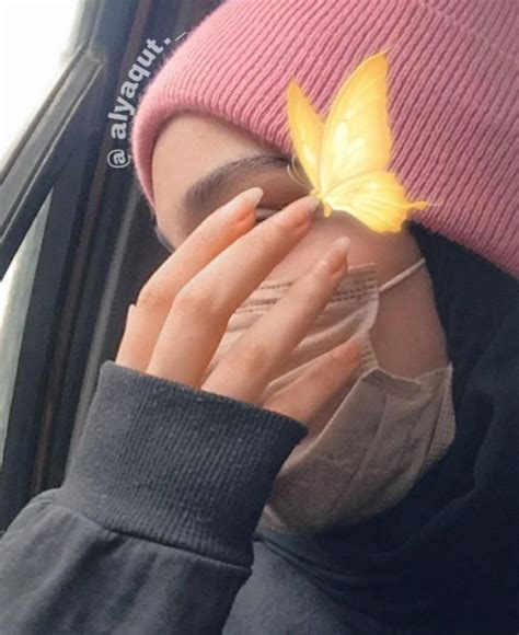 Pin By Nam On Simpan Cepat Girl Hand Pic Cute Selfie Ideas Islamic Girl Pic