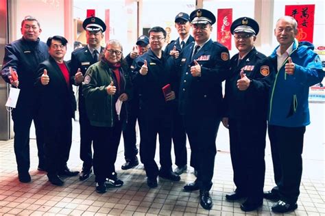 北投警維護春節治安 交通不停歇 警友會 義警 民防大隊長除夕慰問第一線執勤員警