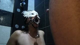 我试图成为一名女权主义者但最终在小便池的底部