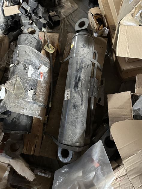 хидравличен цилиндър 299905 Резервни части за селскостопанска техника