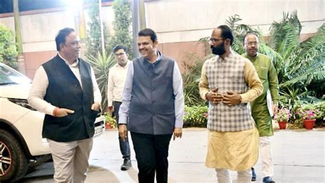 महाराष्‍ट्र डिप्‍टी सीएम फडणवीस ने पीएम मोदी की अध्‍यक्षता में आयोजित