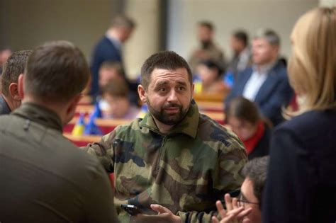 Чи готується Офіс Президента до виборів Заява Арахамії Цензор НЕТ