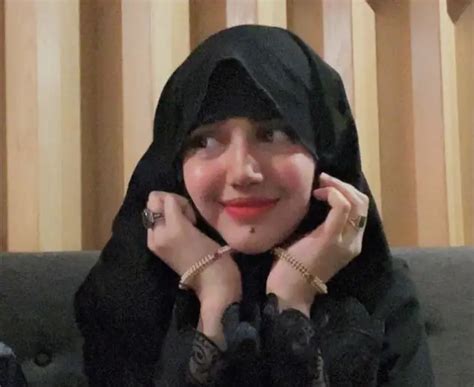 Pakistani Actress Anum Fayyaz Has Decided To Quit Showbiz Industry And Follow More Of An Islamic