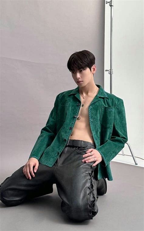 Hot Korean Guys Korean Men Korean Actors Cha Eunwoo Astro Eun Woo Astro Kim Myungjun