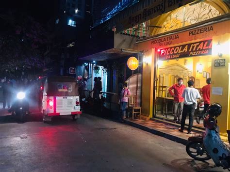 Update ៖ អាជ្ញាធរខណ្ឌចំការមន ចុះបិទទីតាំងហាងបរទេស១០កន្លែងនៅសង្កាត់ទន្លេបាសាក់បើកផ្គើនការណែនាំ