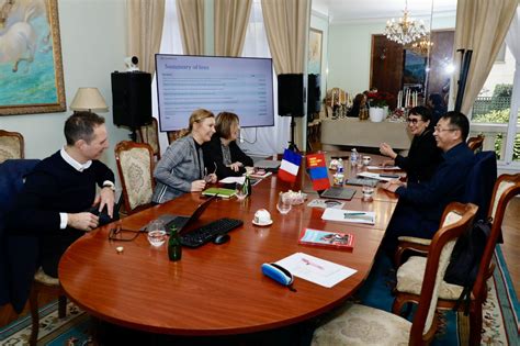 Pearson ХӨТӨЛБӨРИЙН ХҮРЭЭНД АНГЛИ ХЭЛНИЙ БАГШ НАРЫГ ЧАДАВХЖУУЛНА