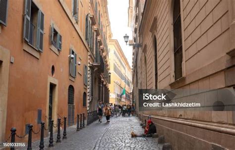 이탈리아 로마의 옛 아늑한 거리의 전망 로마의 건축물과 랜드 마크 로마의 엽서 0명에 대한 스톡 사진 및 기타 이미지 0명 거리 건물 외관 Istock