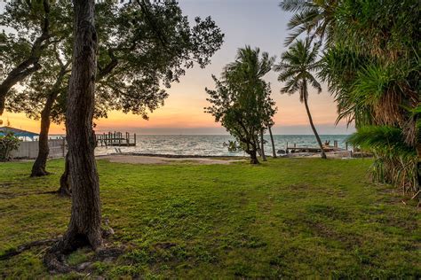 18 Avacado St Islamorada Fl 33036 See Est Value Schools And More