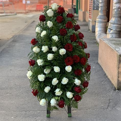 Траурный венок из роз Эквадора заказать и купить за 21 100 ₽ с