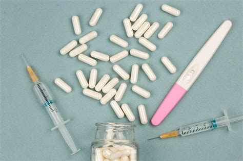 남성 또는 여성 불 임에 대 한 치료입니다 긍정적인 임신 테스트 0명에 대한 스톡 사진 및 기타 이미지 0명 건강 검진 결과 건강 진단 Istock