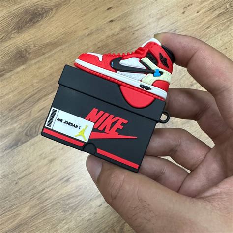 خرید کاور ایرپاد کفش جردن کد 9 به همراه آویز Jordan Shoes