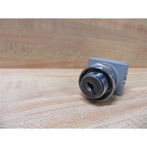 Idec ASW KEY Selector Switch ASWKEY Core Only Pack Of Used Mara Industrial