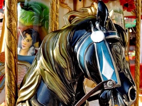 무료 사진 메커니즘 카니발 회전 목마 엔터테인먼트 전통적인 예술 서커스 문화