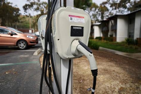 Siemens To Cut More Than 6 000 Jobs In Automation Ev Charging Businesses Wsj