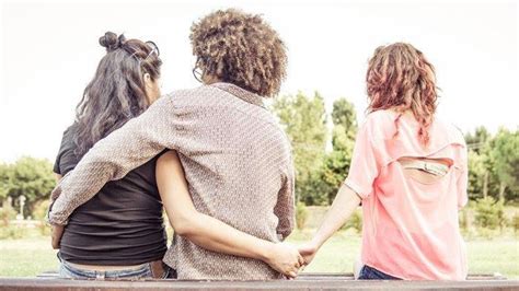 Caleg Terpilih Di Provinsi Banten Selingkuh Dengan Artis Ftv