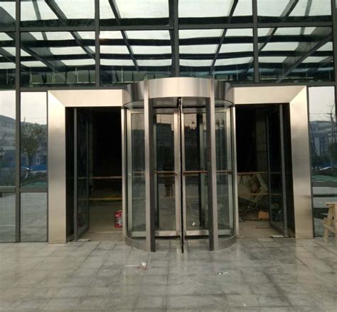 旋转门 感应门 自动门 成都自动门 感应门 旋转门 地弹门 道闸 门禁系统 玻璃幕墙 四川不锈钢工程 四川福维克装饰工程有限公司
