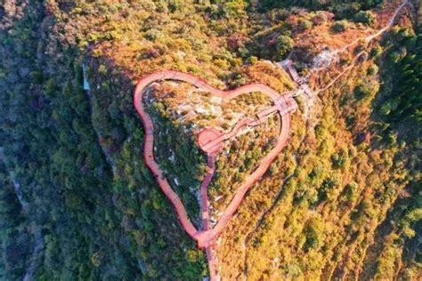 红叶柿岩 淄博红叶柿岩、七彩玻璃栈道、时光隧道一日游琉璃