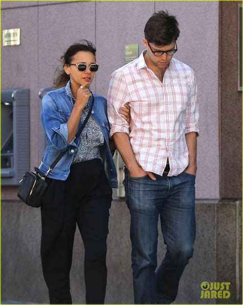 Rashida Jones Links Arms With Snl Writer Colin Jost Photo 2945124