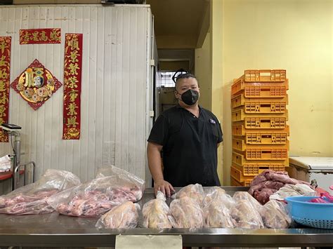 肉鸡价高供应少摊贩停售 民众改买甘榜鸡 应急” 马来西亚诗华日报新闻网