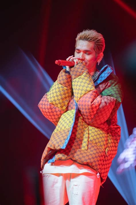 តស៊ូគង់ជោគជ័យ ជី ដេវីត ច្រៀងតាំងពីគ្មានអ្នកមើល កើនដល់មនុស្សរាប់ពាន់នាក់ Khmerload Cambodia