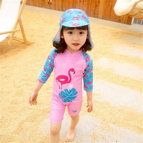3t 7t ชุดว่ายน้ำเด็กผู้หญิง หมวกปีก บอดี้สูทขาสั้น แขนสั้น สีชมพูนกฟลามิงโก้ 1682 Tk