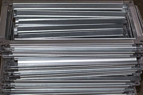 다양한 환기 시스템을 위한 아연 도금 시트로 만들어진 요소 및 부품 강철에 대한 스톡 사진 및 기타 이미지 강철 관 신체 부분 관 튜브 Istock