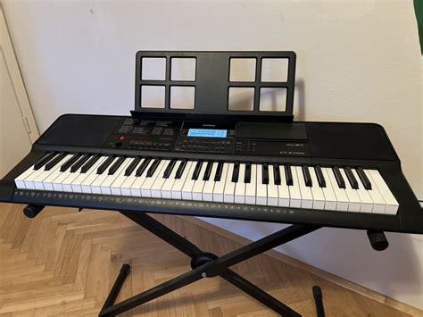 CASIO CT-X700 sintesajzer