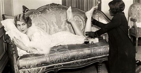 12 Vintage Photographs Show The Beauty Of Womens Legs From The 1920s