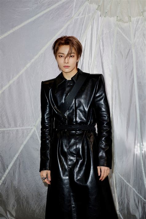 션 맥기르가 새롭게 써 내려갈 알렉산더 맥퀸의 뉴 챕터 하퍼스 바자 코리아