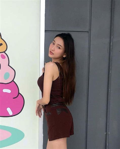 23 Tahun 10 Potret Praew Narunpornkamol Yang Kian Memikat Idn Times