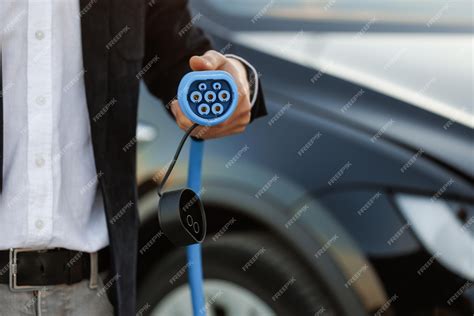 Ev Car Eco에서 급속 충전 소켓 유형 콤보 전기 자동차 Dc Ccs 유형 Ev 충전 커넥터 프리미엄 사진