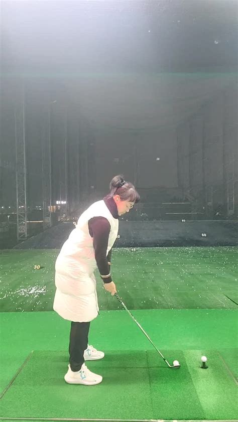 황현서 스윙템포연습 마지막 레슨회원님 기다리며 잠시 빈시간에 연습ㆍ연습 추운날씨기에 부상이 겁이나서 꾸준히 리듬ㆍ템포 연습해