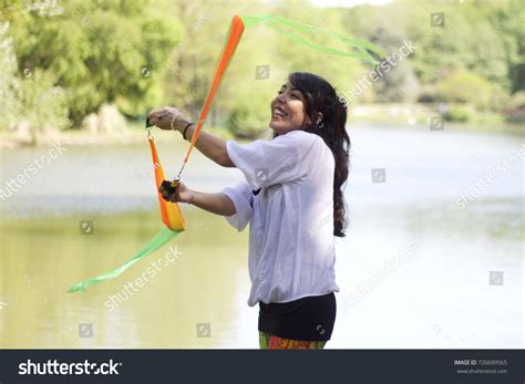 367 Poi Spinning 图片、库存照片和矢量图 Shutterstock
