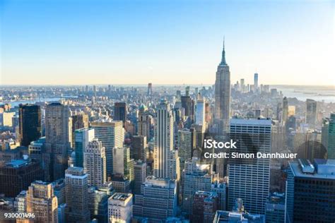 뉴욕 시티미국입니다 일몰에 유명한 엠파이어 스테이트 빌딩 고층 빌딩으로 맨하탄 다운 타운 스카이 라인을 볼 0명에 대한 스톡 사진 및 기타 이미지 Istock