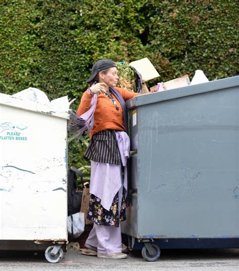 Ex Model Loni Willison Seen Dumpster Diving Amid Addiction Battle