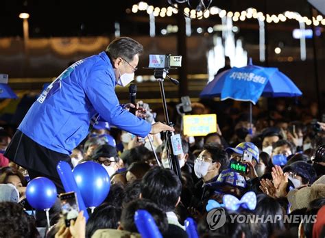 광주에서 지지호소하는 이재명 대선후보 연합뉴스